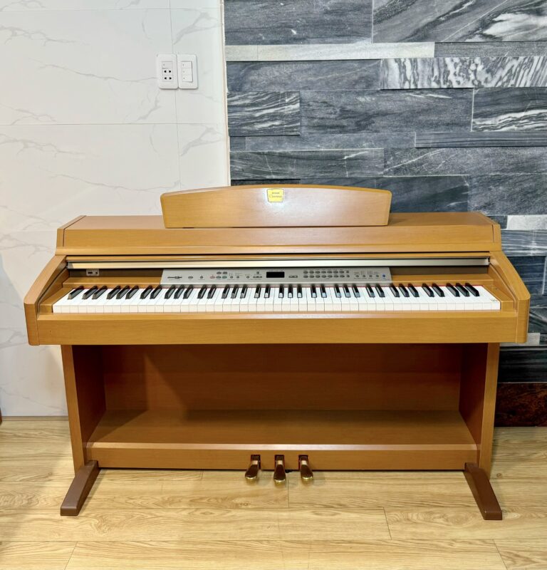 Yamaha CLP-240 - Salem Piano